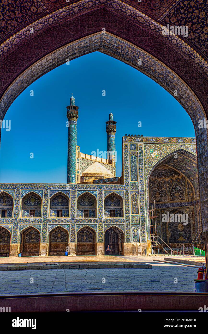 Isfahan mosque arch hi-res stock photography and images - Alamy