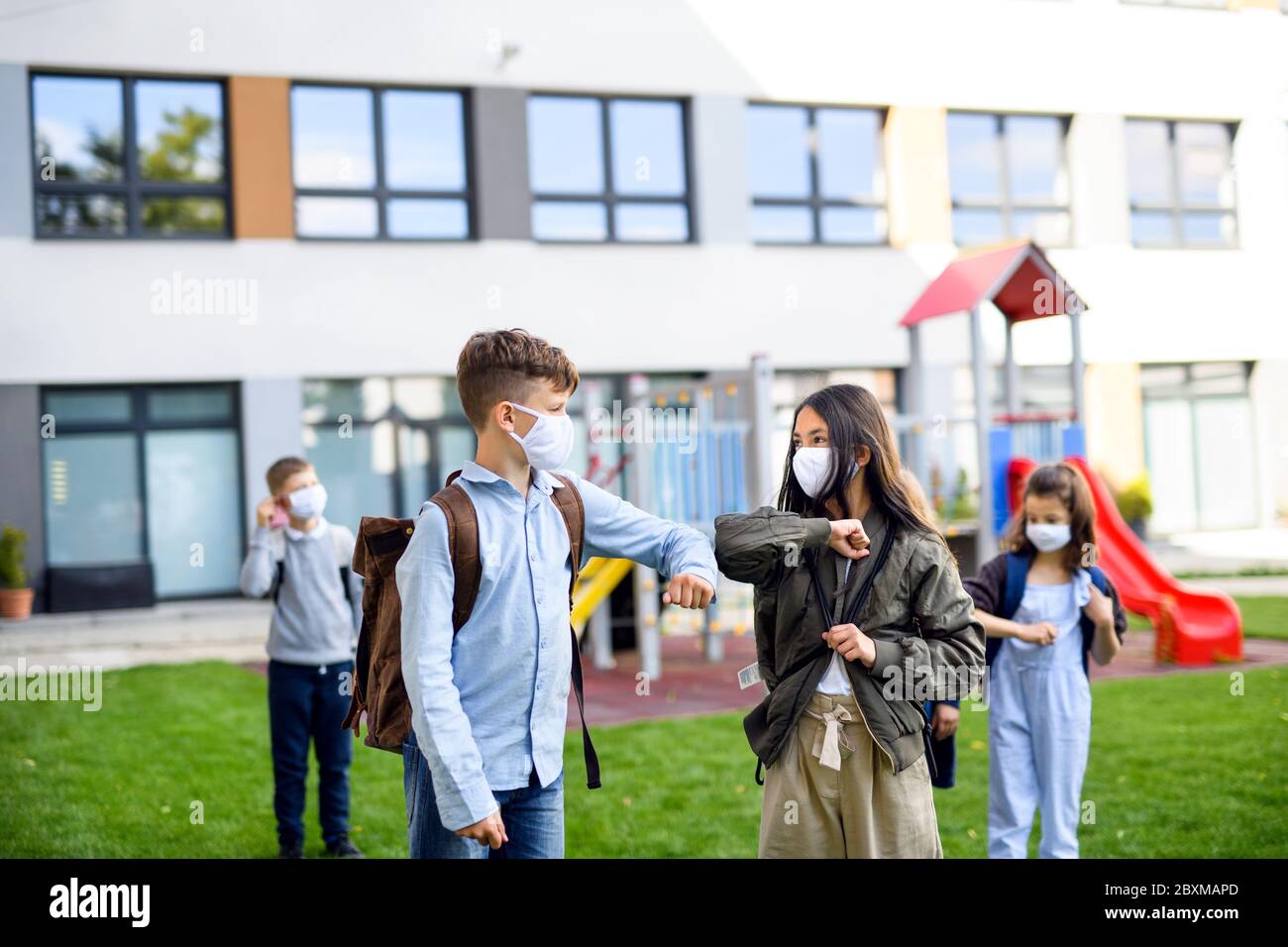 Covid back kids going school hi-res stock photography and images - Alamy