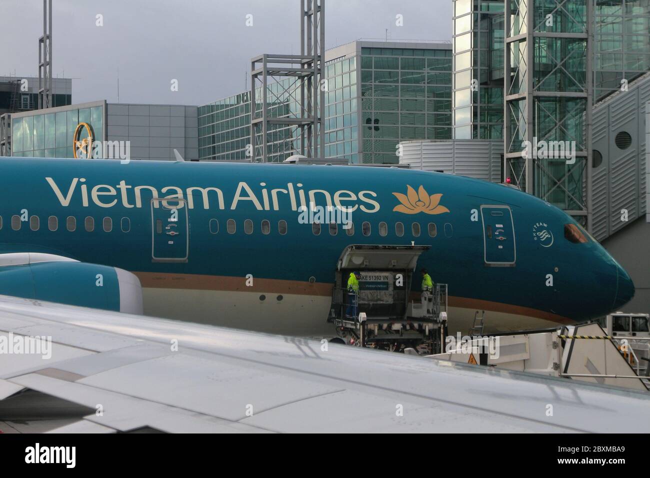 Terminal apron hi-res stock photography and images - Alamy