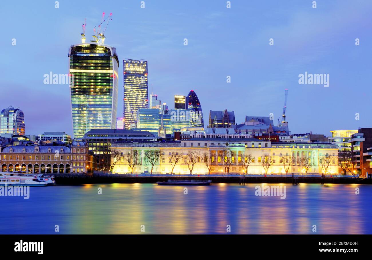 Work night architecture hi-res stock photography and images - Alamy