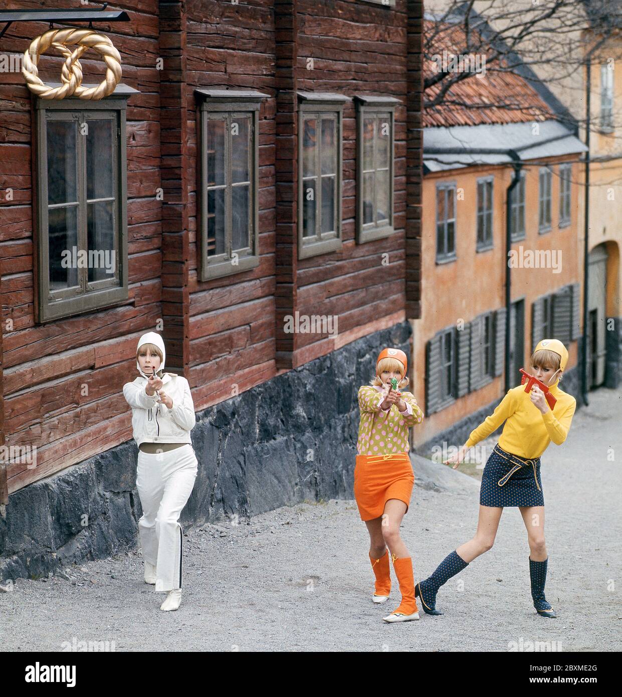 Girl fashion 1965 hi-res stock photography and images - Alamy