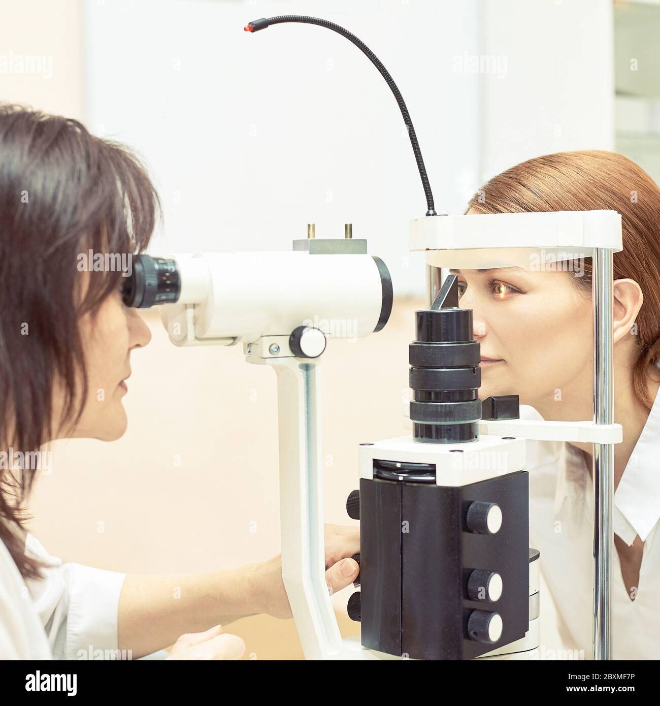 Refractometer science hi-res stock photography and images - Alamy