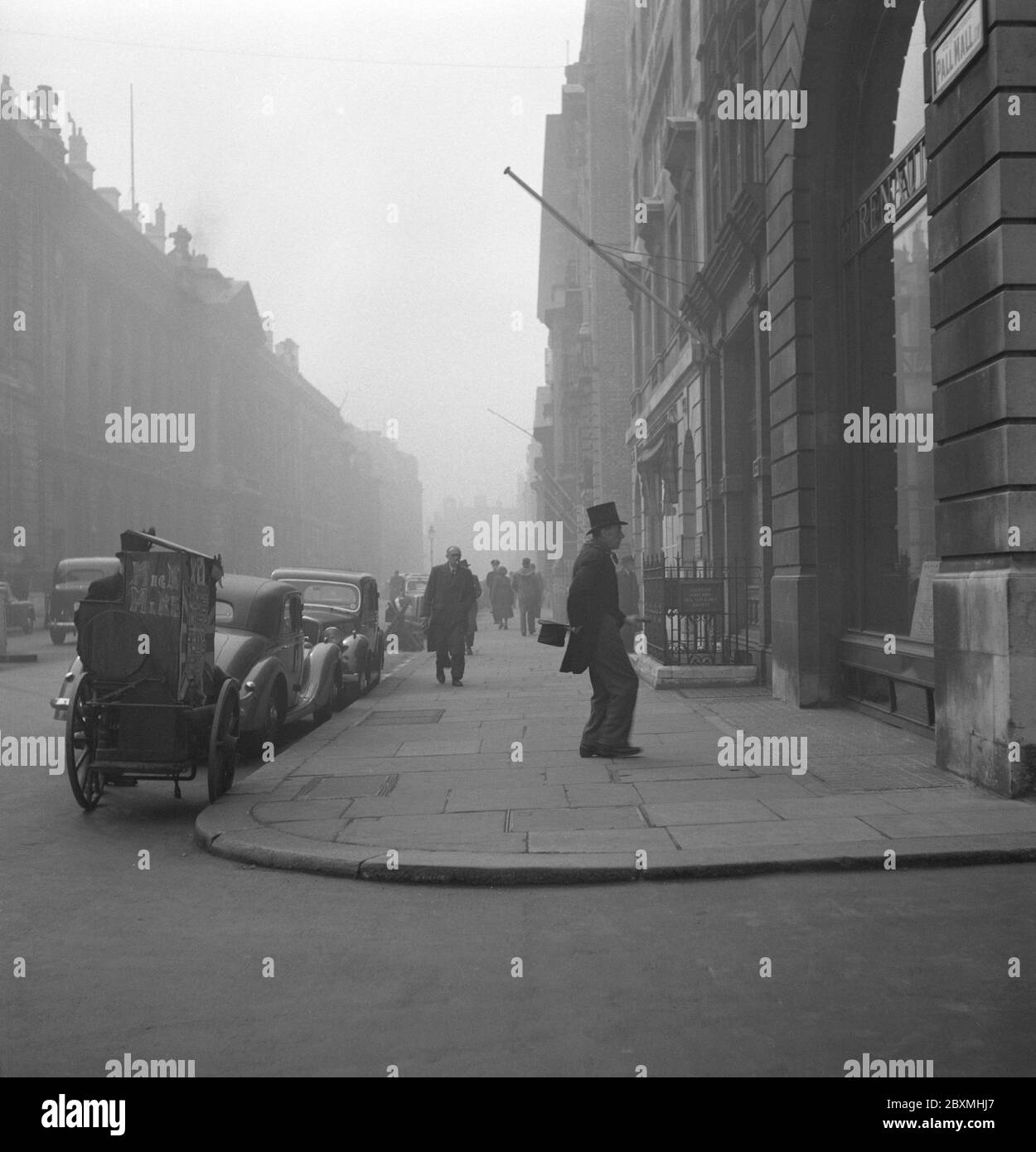 1950s london street uk hi-res stock photography and images - Alamy