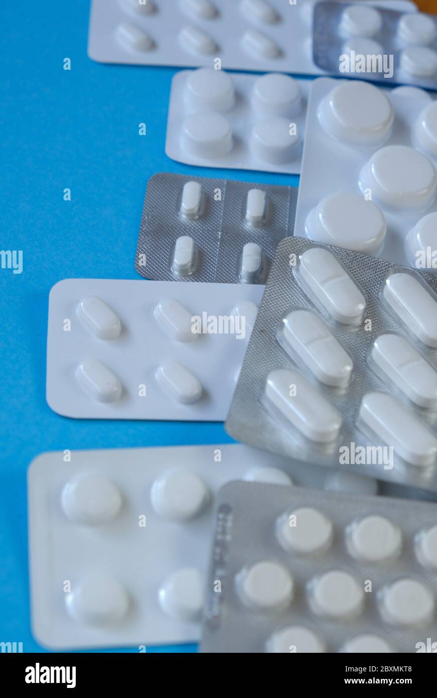 Viral capsule hi-res stock photography and images - Alamy