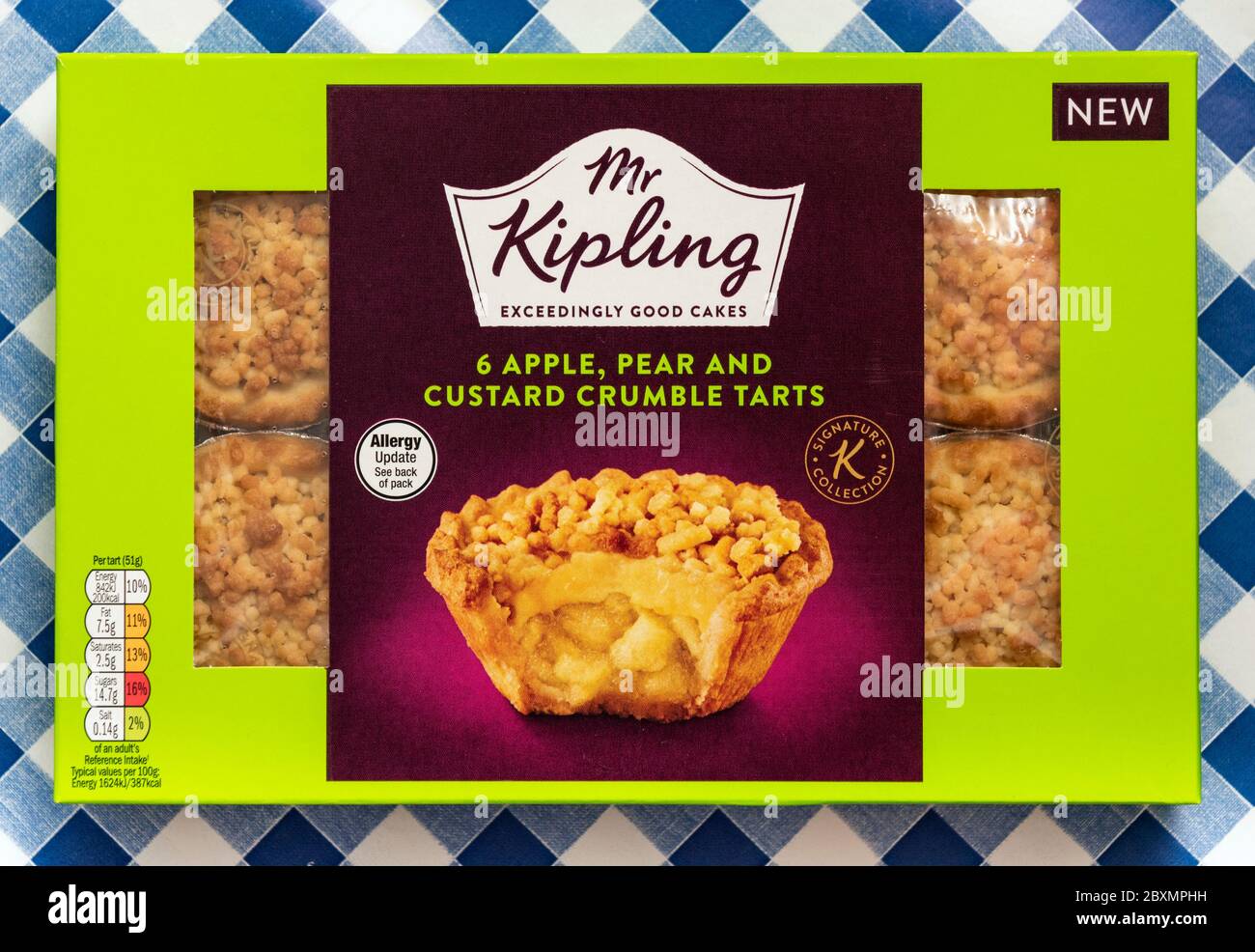 Pear crumble and custard hi-res stock photography and images - Alamy