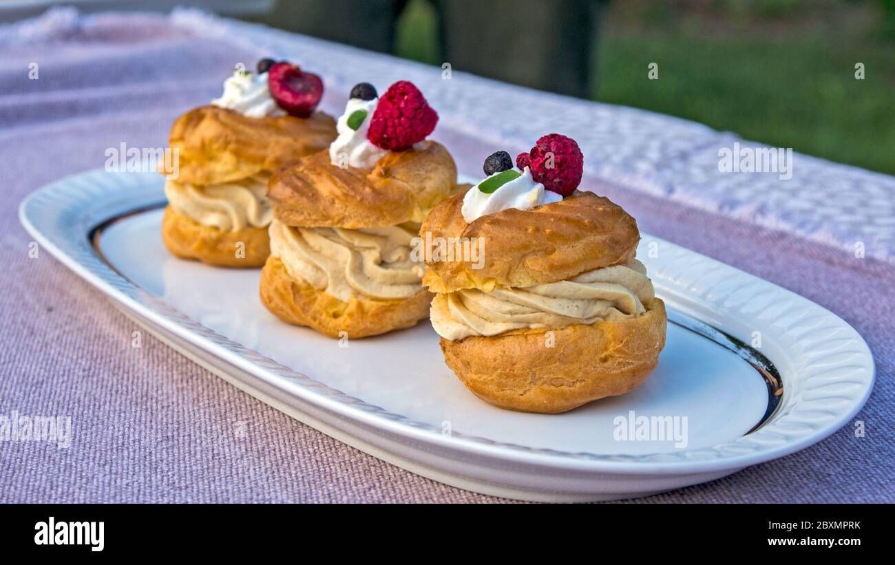 Cartoon donuts hi-res stock photography and images - Alamy