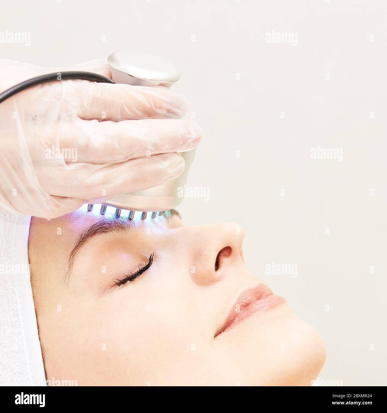 Light infrared therapy. Cosmetology head procedure. Beauty woman face ...