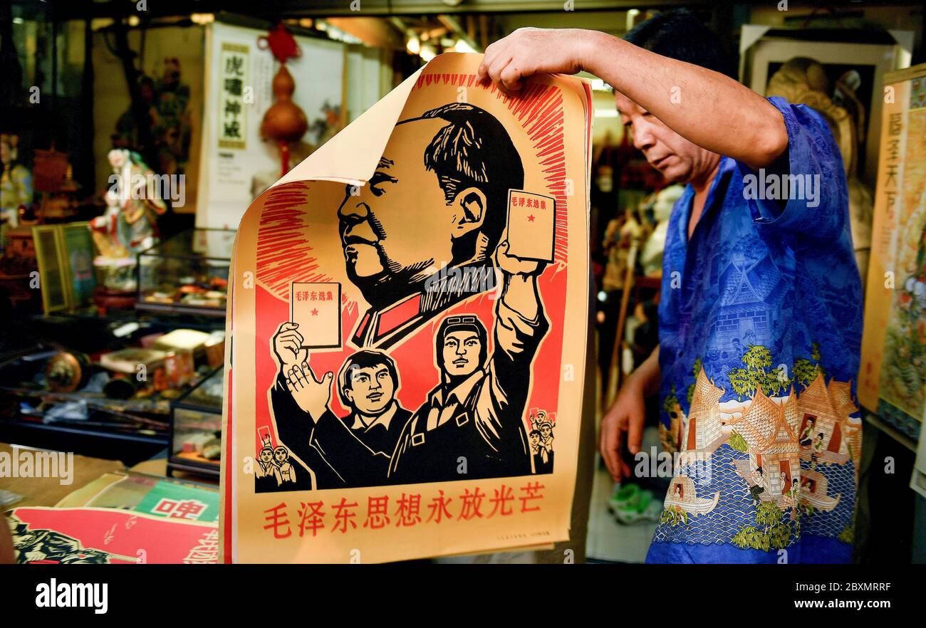 Bangkok, Thailand. 5th Feb, 2019. Posters of Mao Zedong, Chinese ...