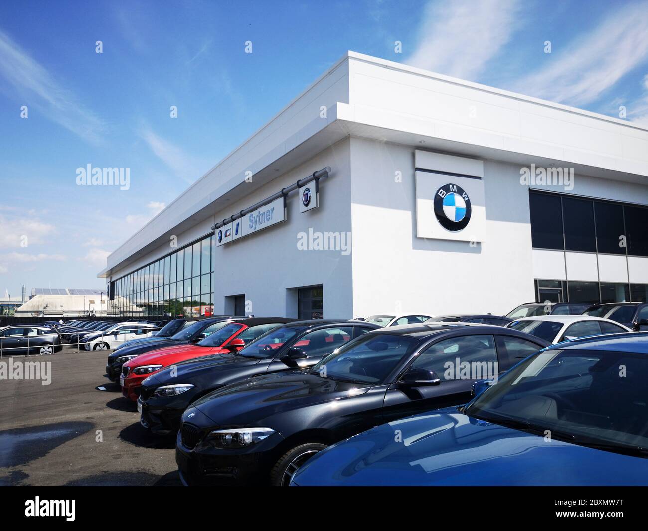 Bmw dealership sign hi-res stock photography and images - Alamy