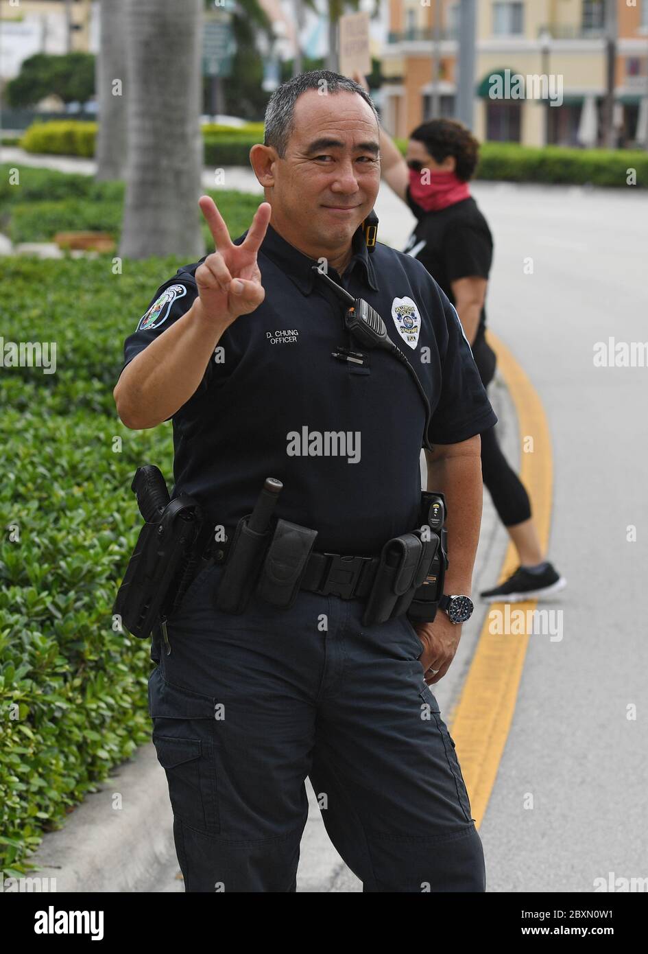 Police officer giving peace sign hi-res stock photography and images ...
