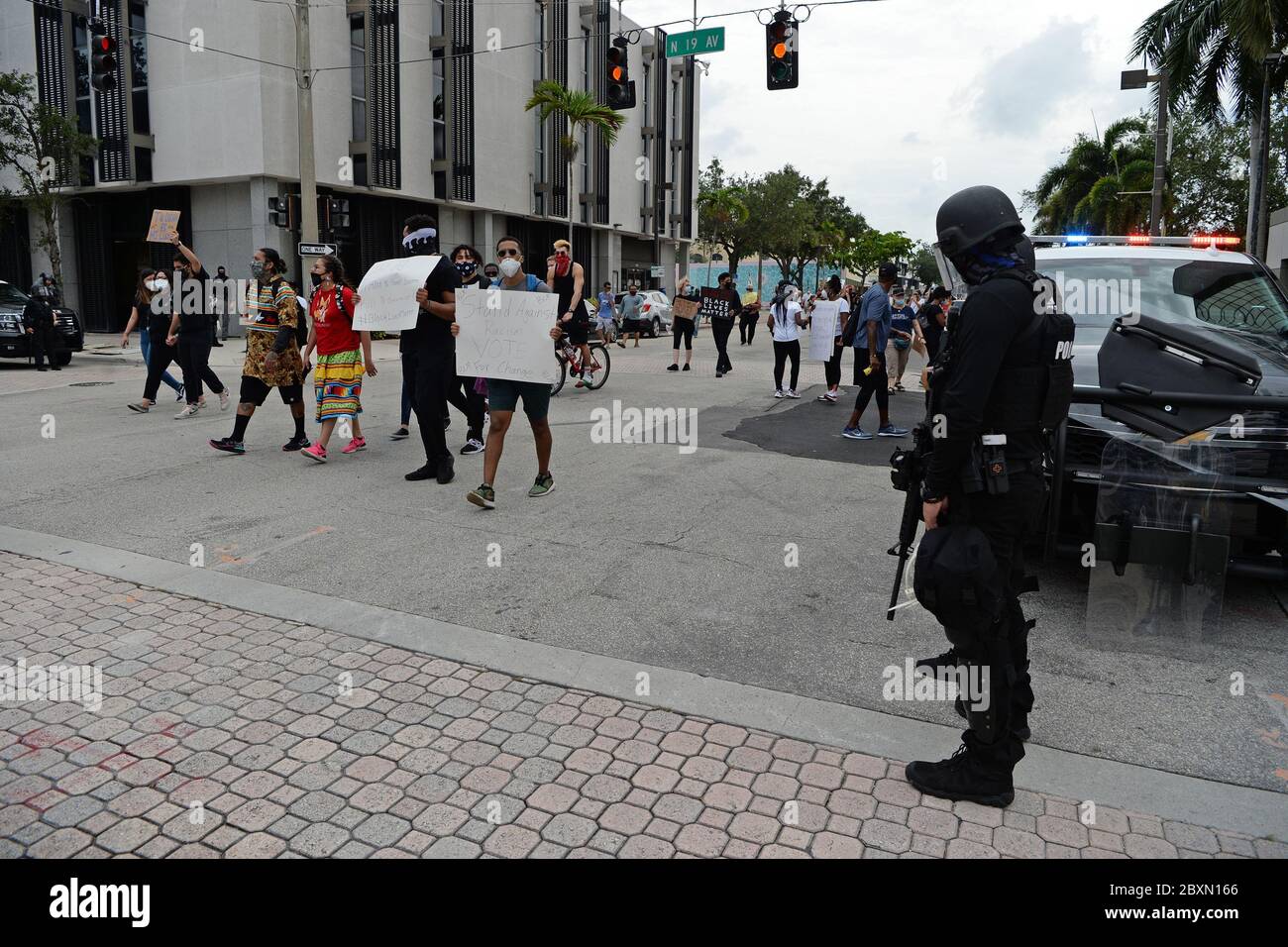 Officers look hi-res stock photography and images - Alamy