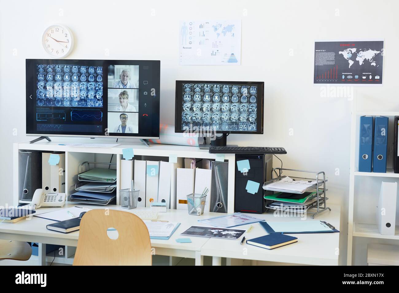 Doctors work place hi-res stock photography and images - Alamy