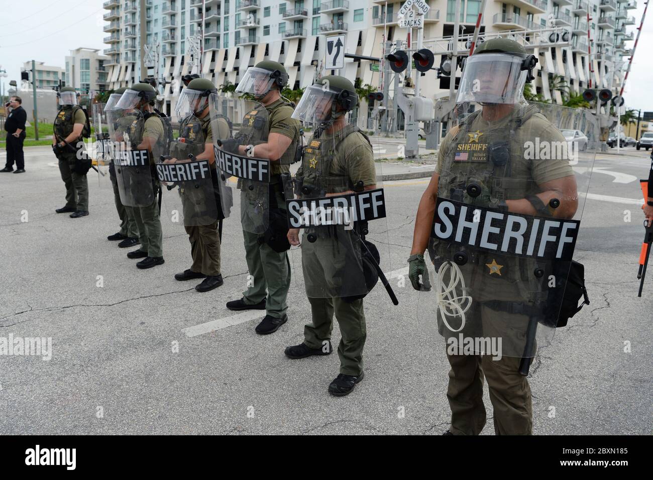 Heavily armed police hi-res stock photography and images - Alamy