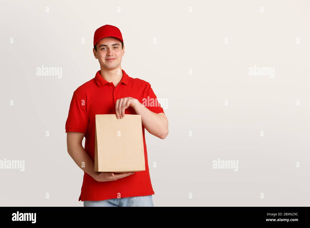 Fragile goods hi-res stock photography and images - Alamy