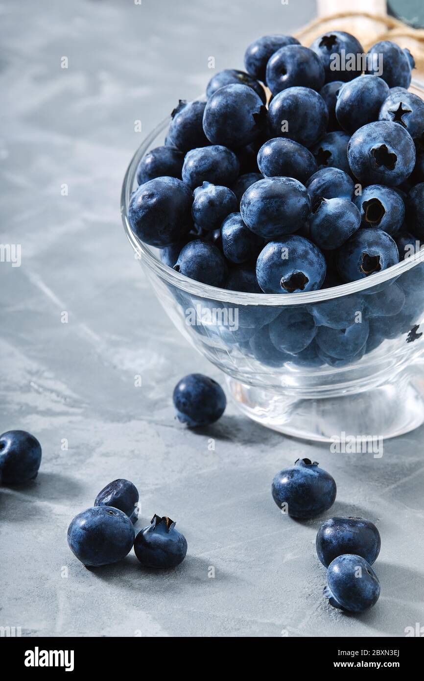 Blueberry gray background. Close-up, ripe blueberry berries on a gray ...