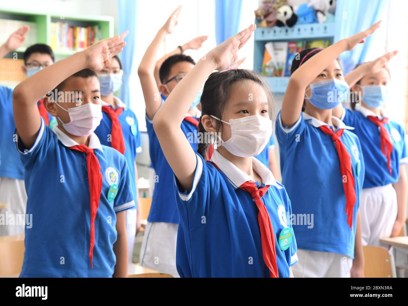 Primary school students attend flag raising hi-res stock photography ...