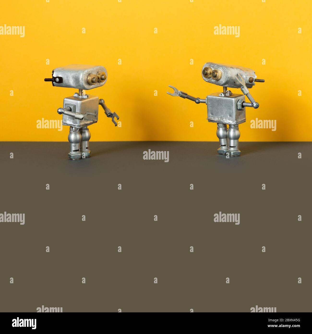 Yellow robots hi-res stock photography and images - Alamy