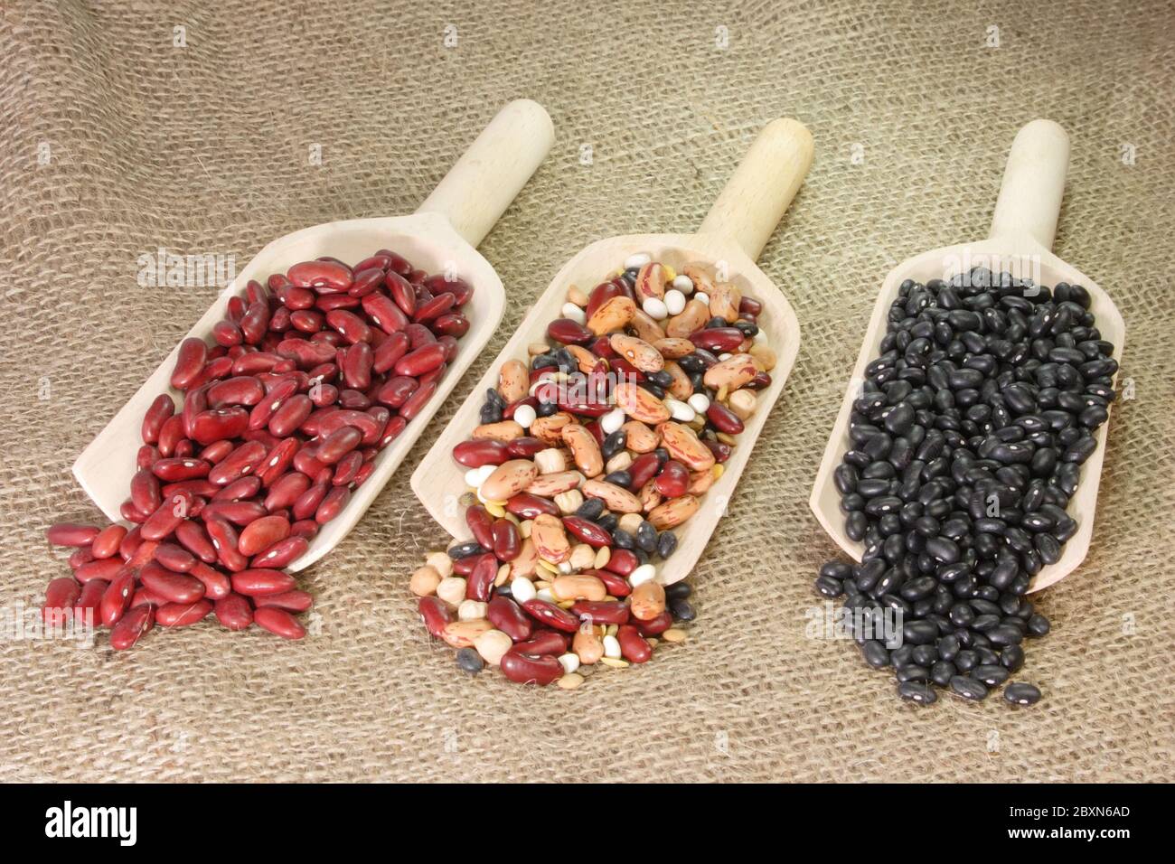 White dried legumes hi-res stock photography and images - Alamy