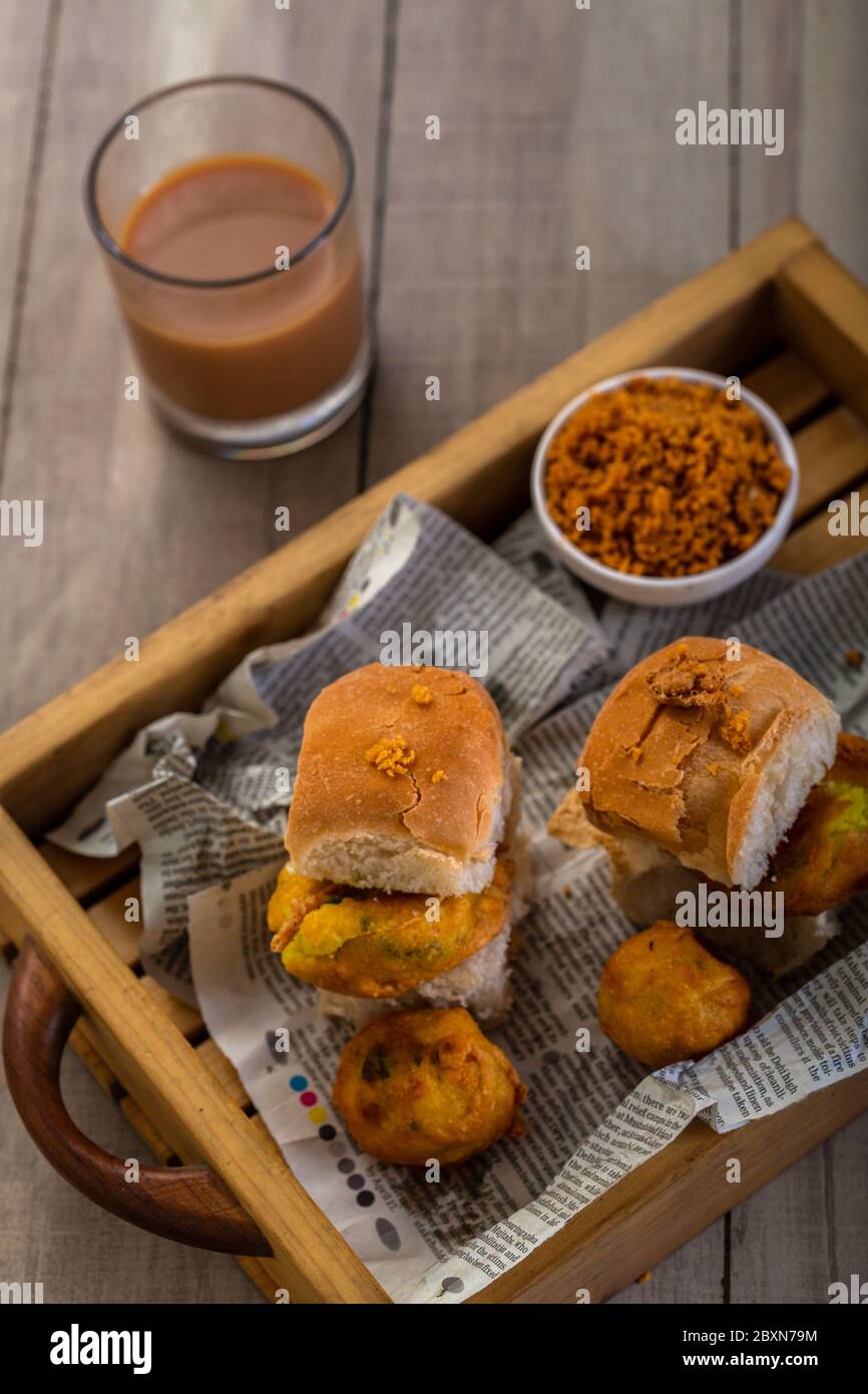 Vada pav hi-res stock photography and images - Alamy