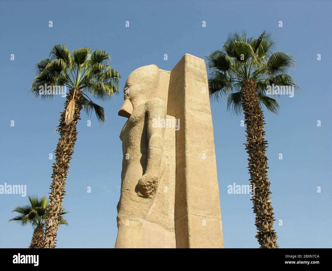 Memphis cairo egypt statue hi-res stock photography and images - Alamy