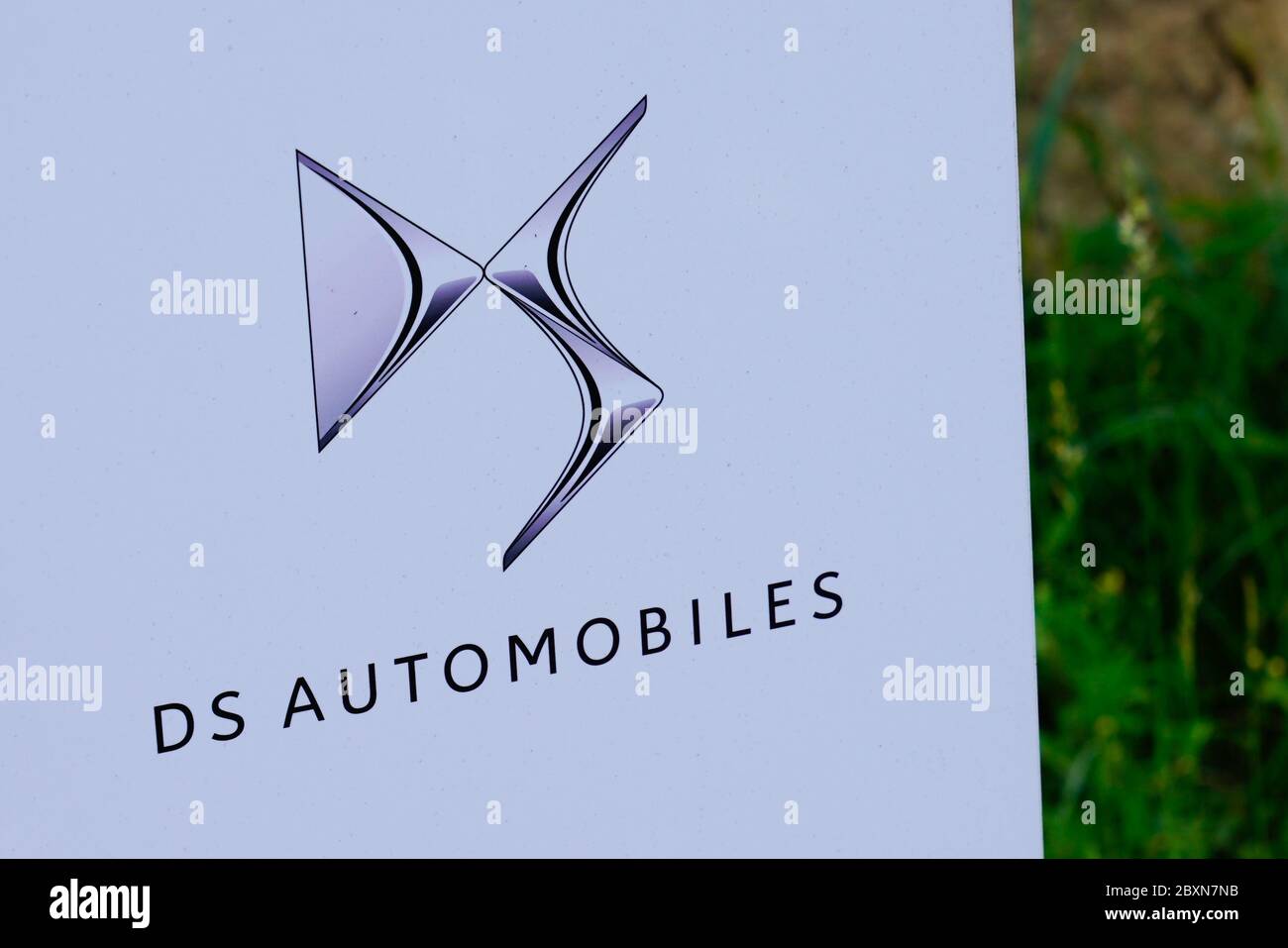 Blue citroen ds car hi-res stock photography and images - Alamy