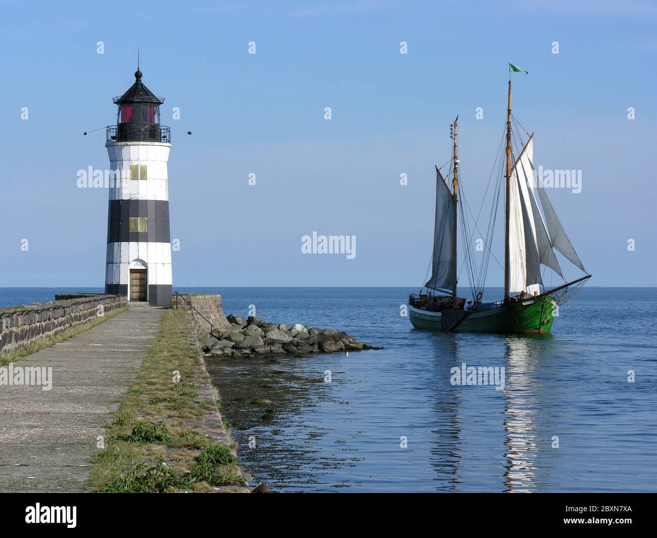Sailboat lighthouse hi-res stock photography and images - Alamy