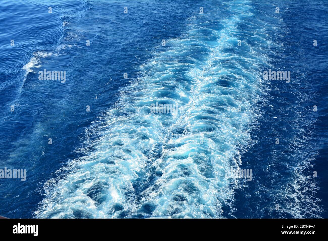 Wake of the cruise ship at Caribbean sea Stock Photo - Alamy