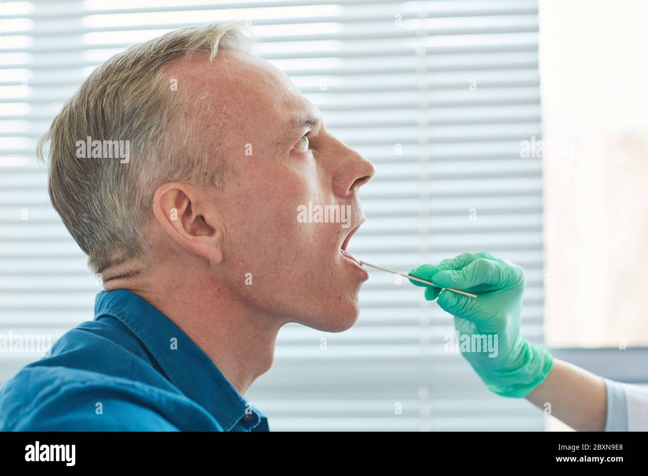 Throat examination hi-res stock photography and images - Alamy