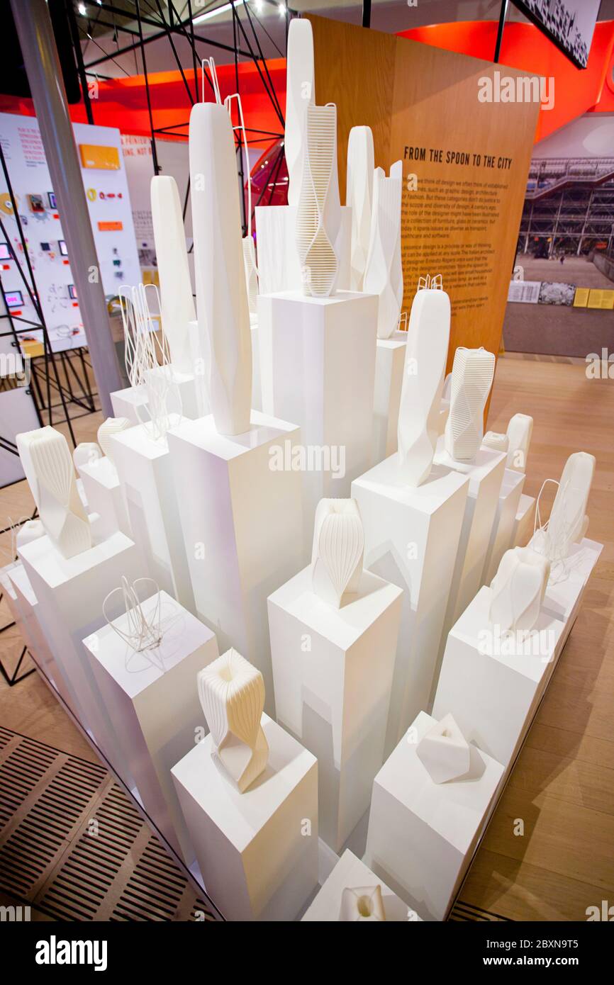 Modern white sculptures hi-res stock photography and images - Alamy