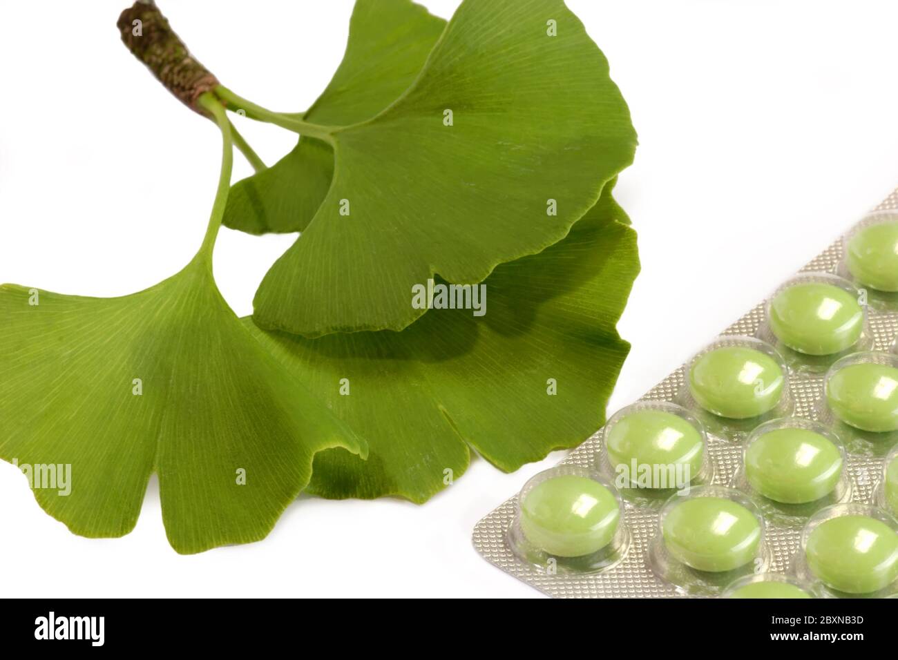 Tablets with Ginkgo Stock Photo - Alamy