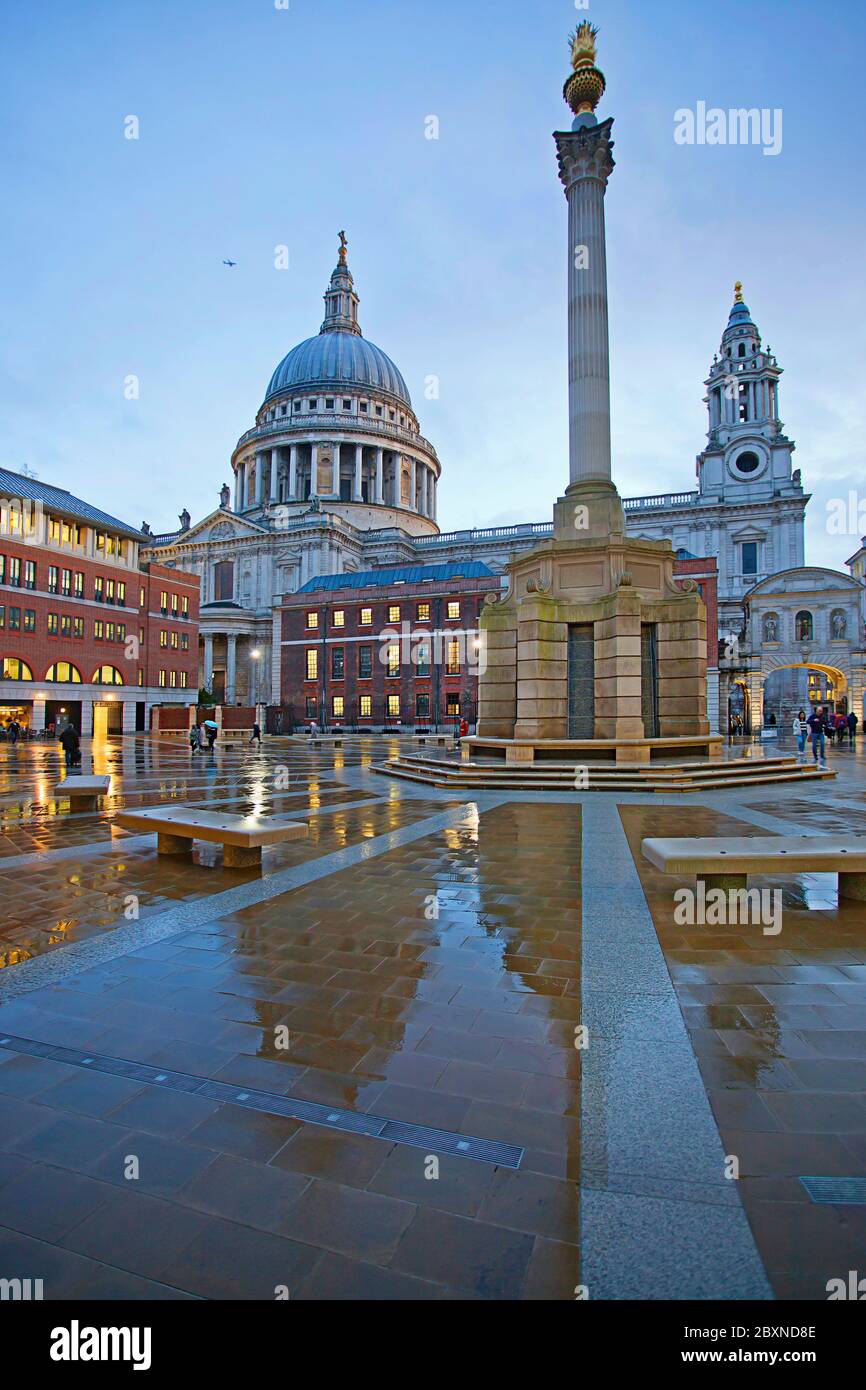 Paternoster square column hi-res stock photography and images - Alamy