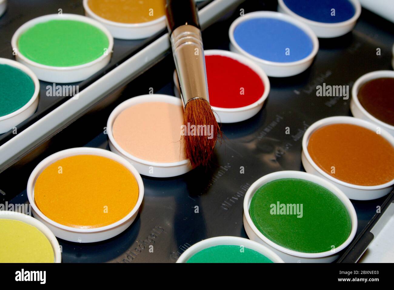 Paintbox hi-res stock photography and images - Alamy