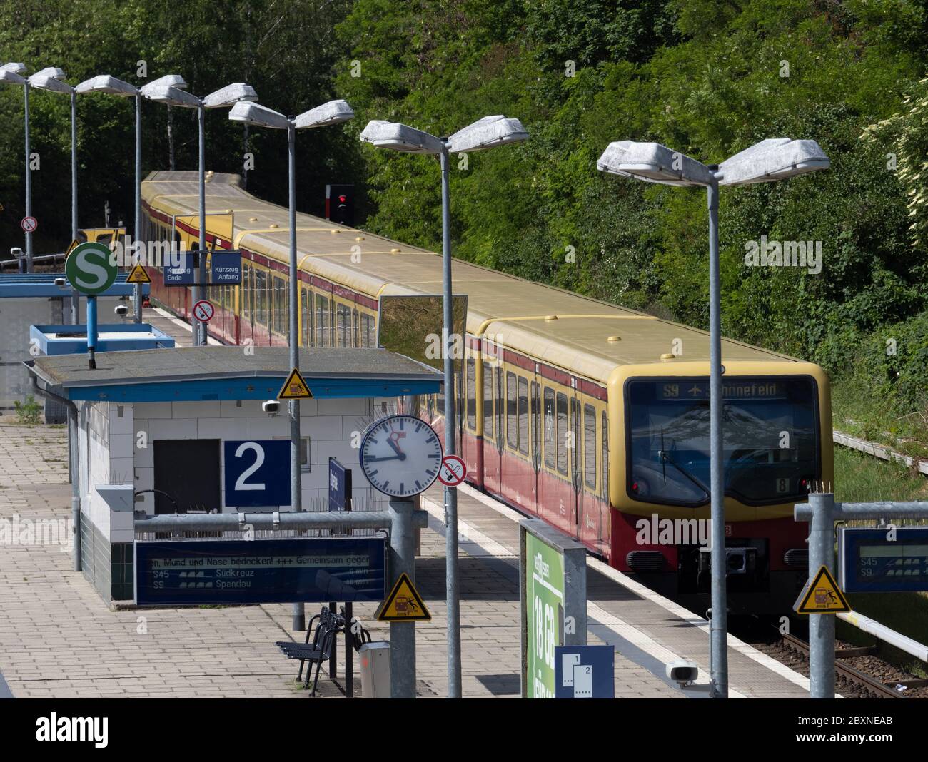 S bahn s9 hi-res stock photography and images - Alamy