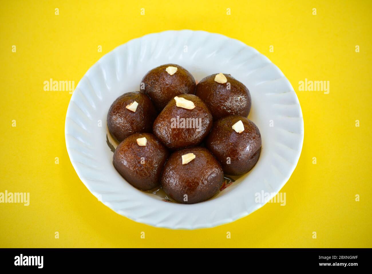 Indian sweet rasgulla gulab jamun hi-res stock photography and images ...