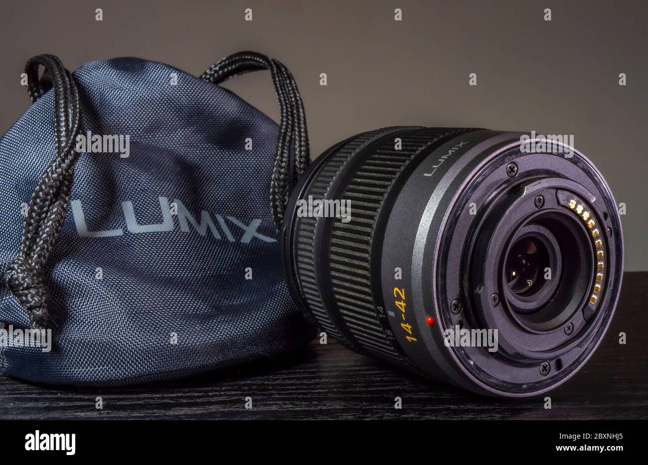 Micro lens hi-res stock photography and images - Alamy