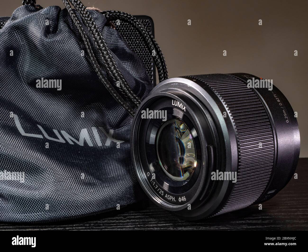 Micro lens hi-res stock photography and images - Alamy