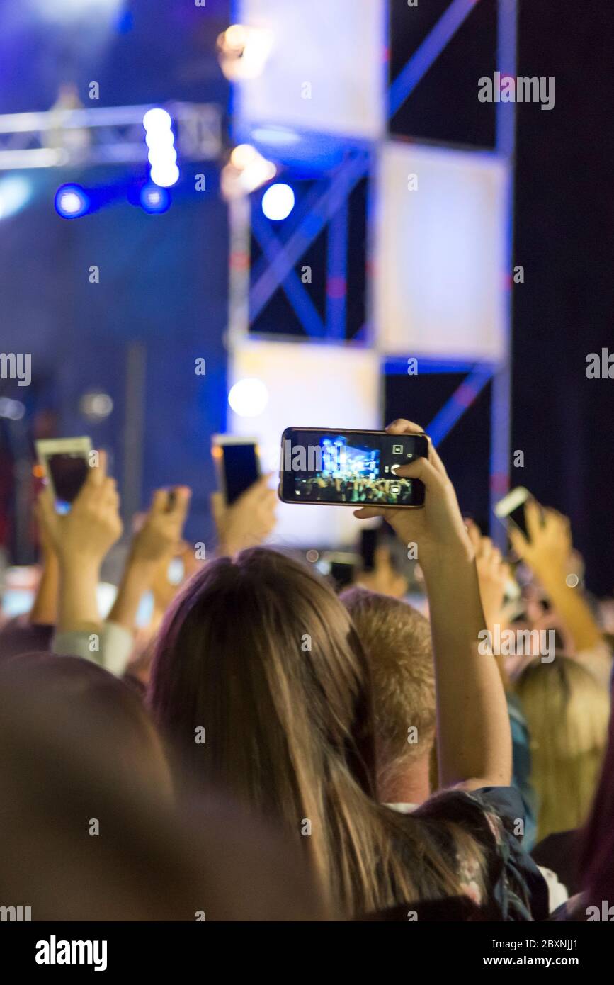 Hand holding phones crowd hi-res stock photography and images - Alamy