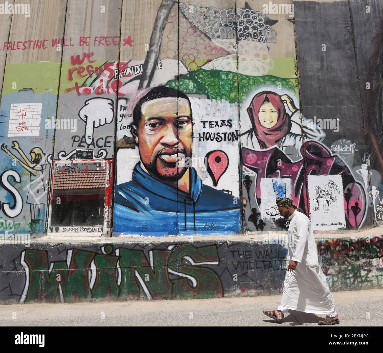 George floyd wall graffiti mural hi-res stock photography and images ...
