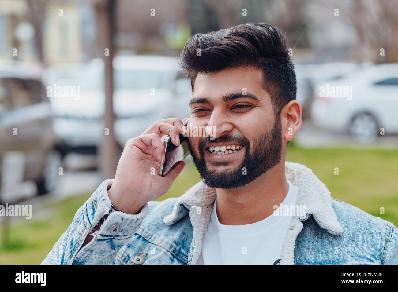 Bearded Indian man on the street using the application in his smartphone Stock Photo - Alamy