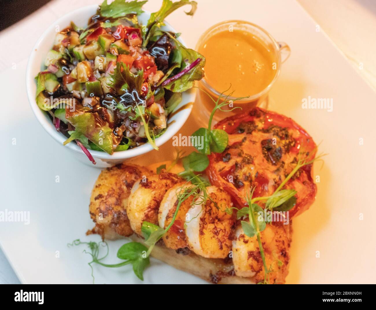 Cooked king prawns hi-res stock photography and images - Alamy