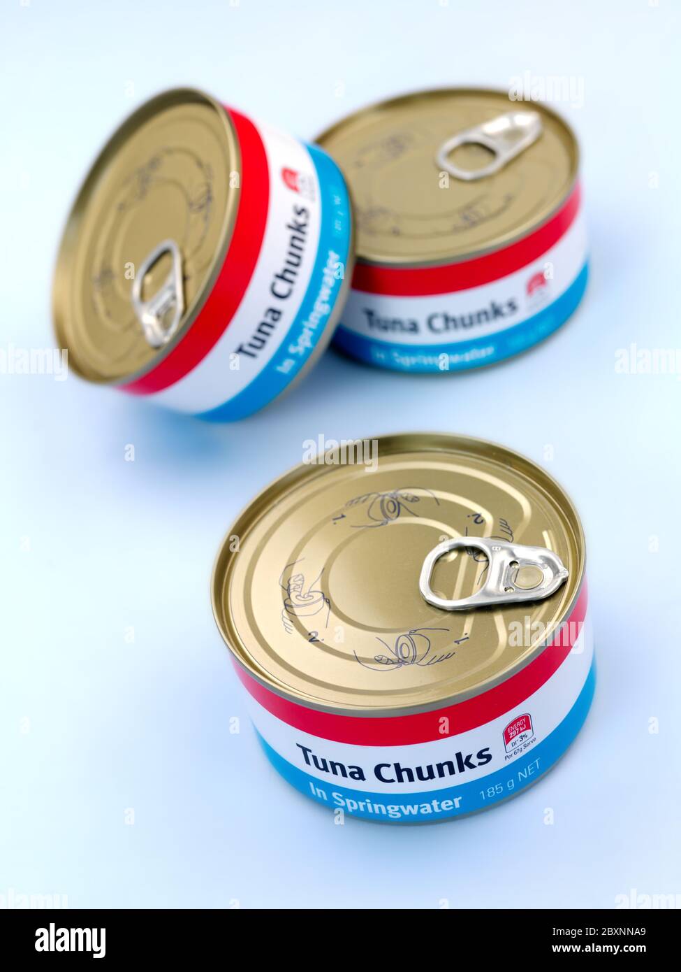 Tuna chunks hi-res stock photography and images - Alamy