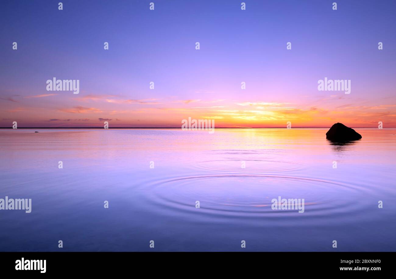 Skipping rocks hi-res stock photography and images - Alamy