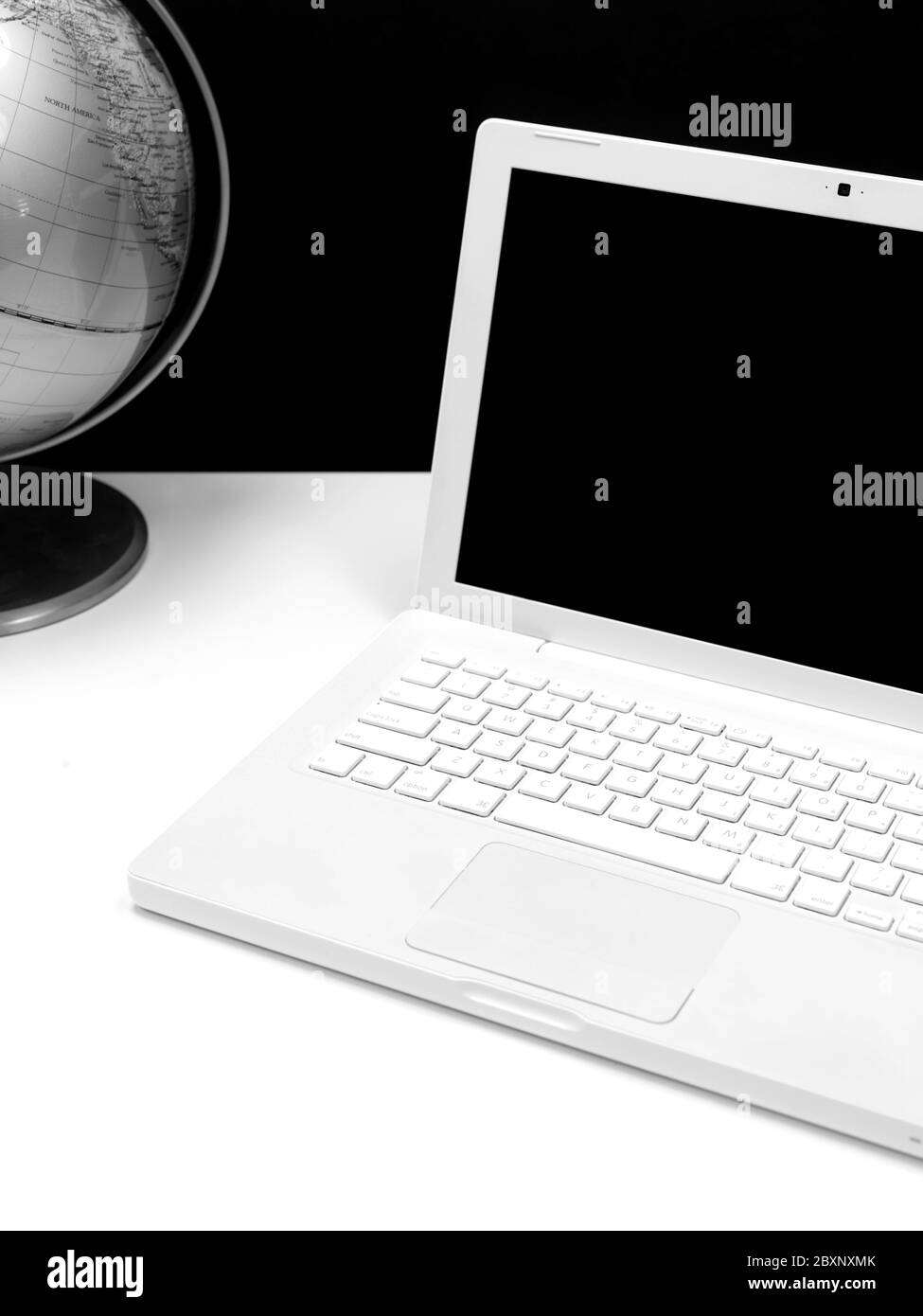 White computers hi-res stock photography and images - Alamy