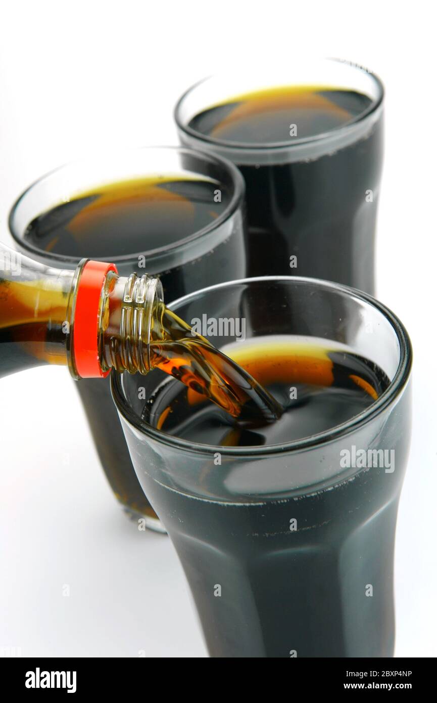 Pouring coca cola hi-res stock photography and images - Alamy