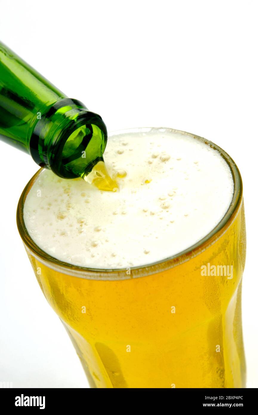 Pour beers hi-res stock photography and images - Alamy