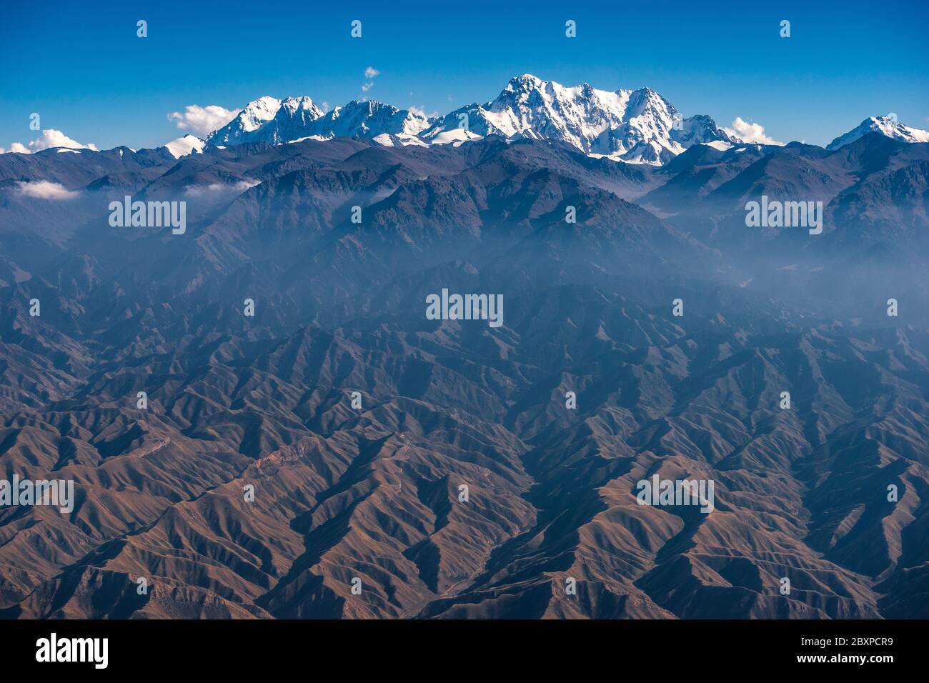 China xinjiang tianshan mountains hi-res stock photography and images ...