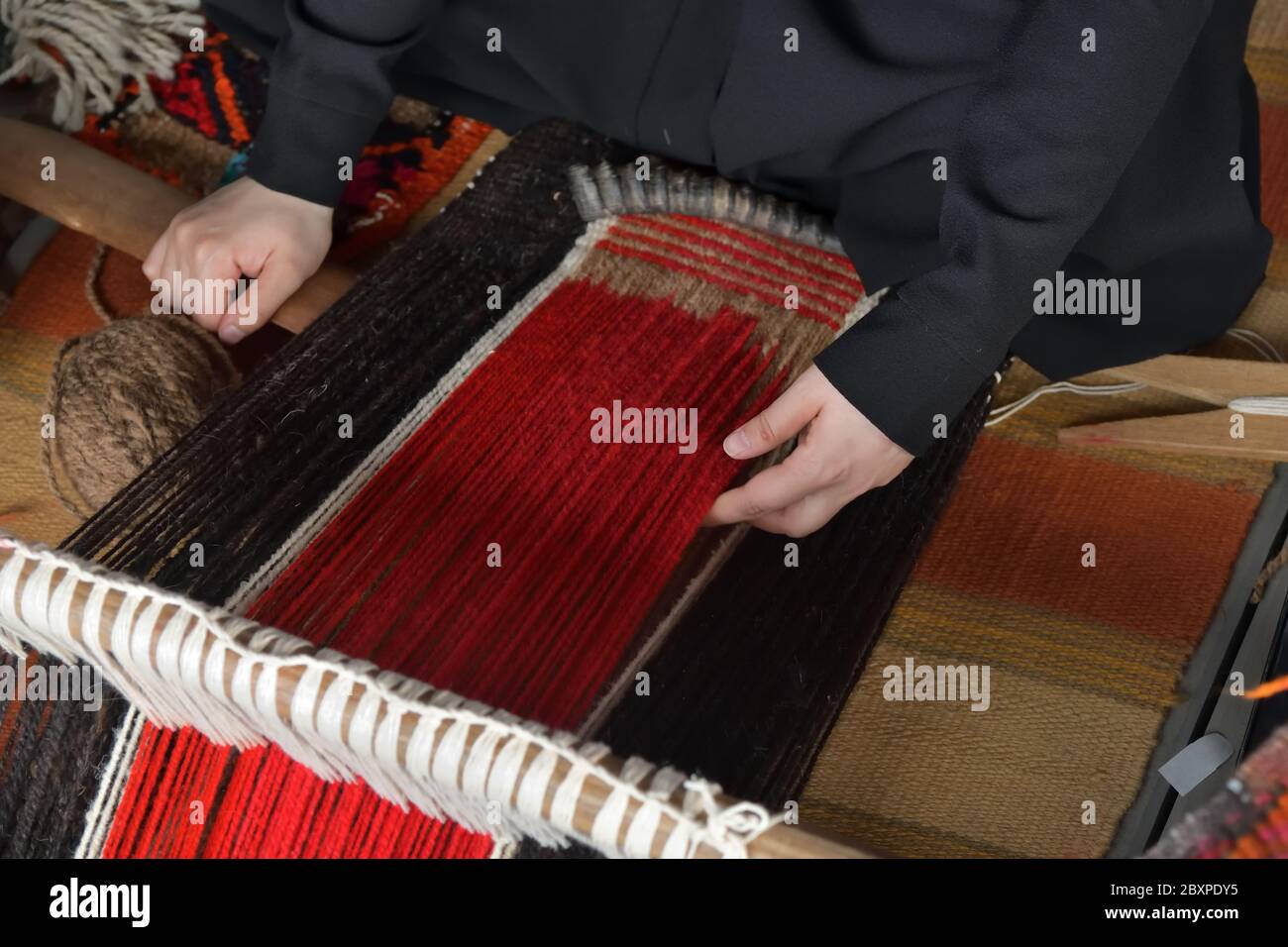 Sadu weaving saudi hi-res stock photography and images - Alamy