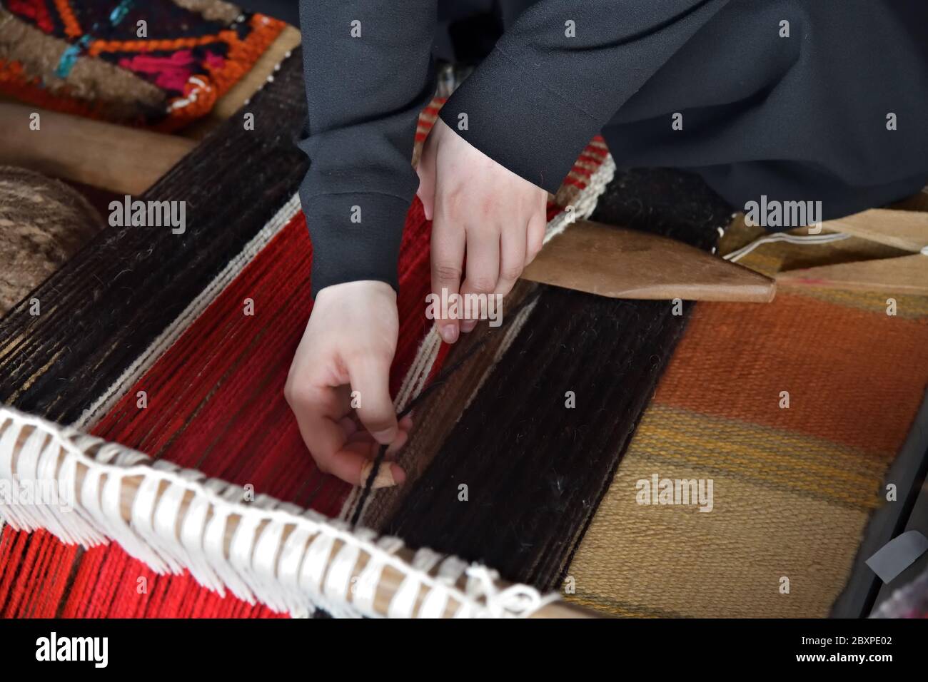 Sadu weaving saudi hi-res stock photography and images - Alamy