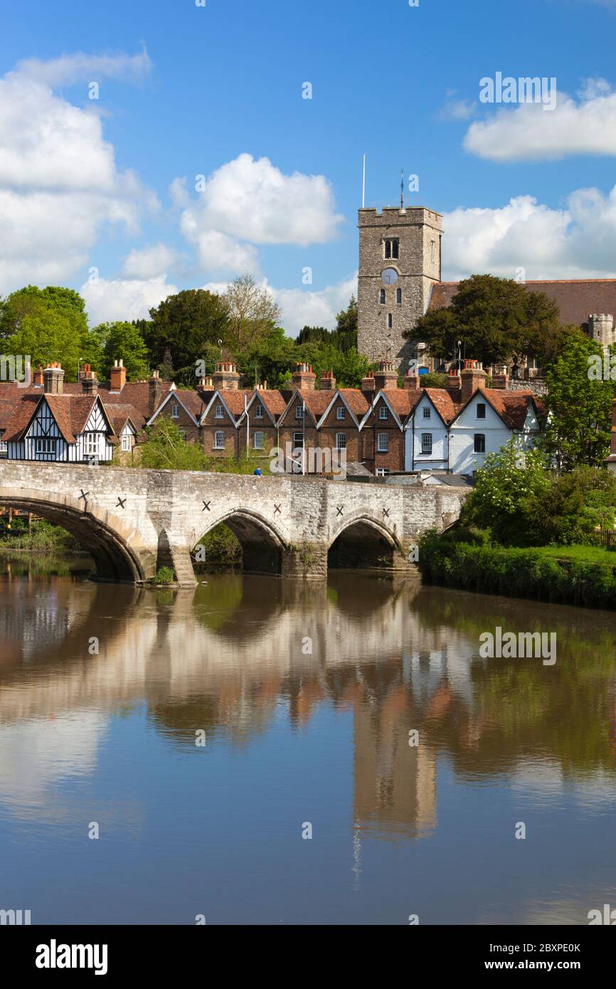 England medieval stone bridge hi-res stock photography and images - Alamy