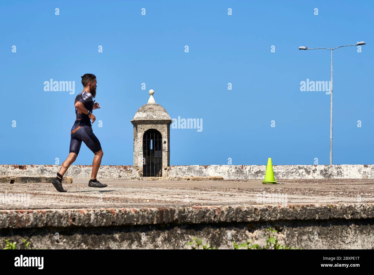 Defensive wall runner hi-res stock photography and images - Alamy